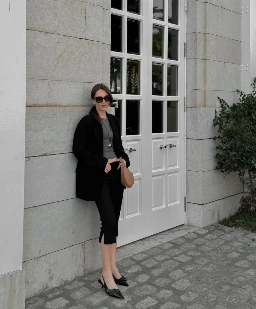 40 Capri Outfit Ideas That Will Make You Love This Controversial Trend ...
